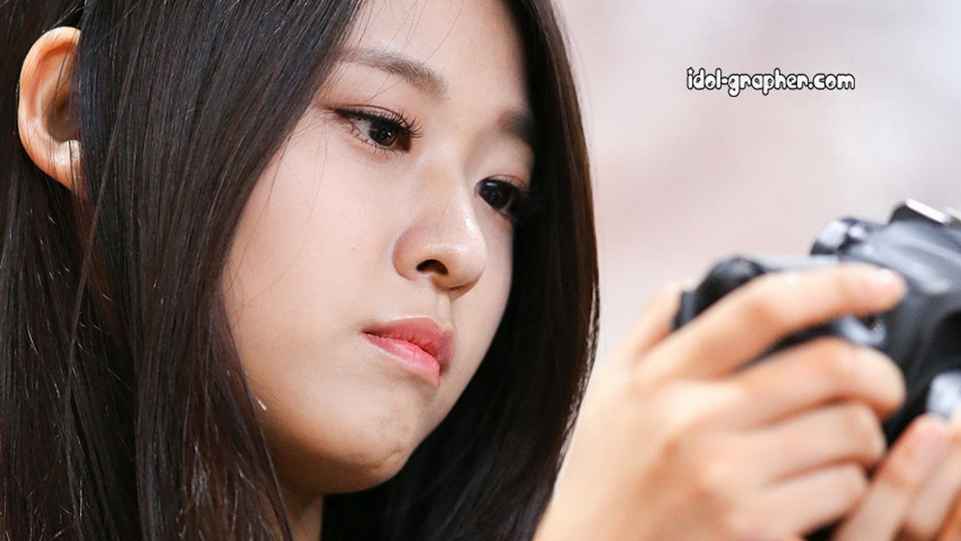 ear pokes through | Scrolller