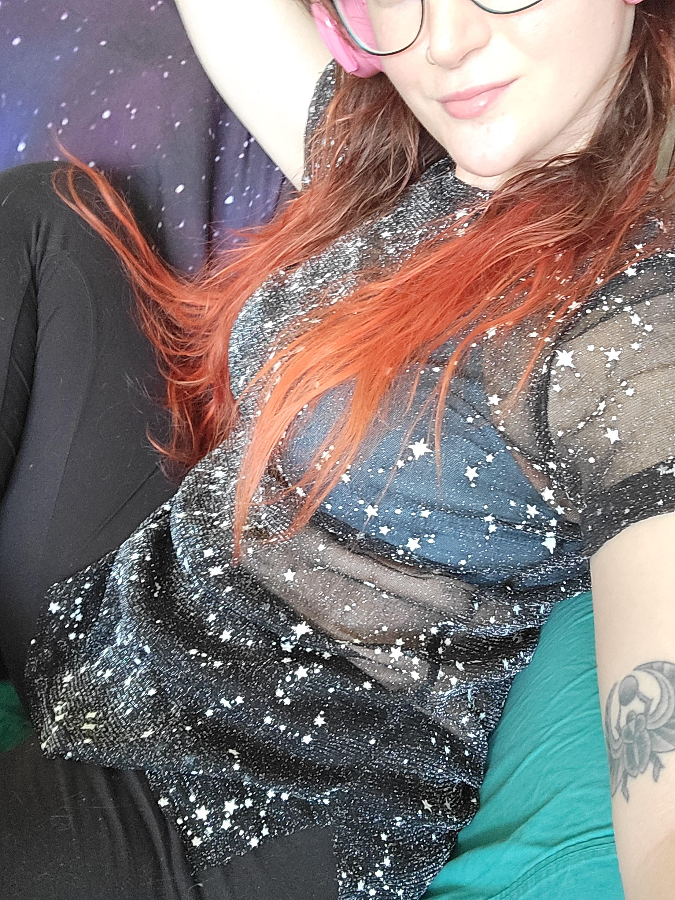 Easy breezy top for a hard day of packing. | Scrolller