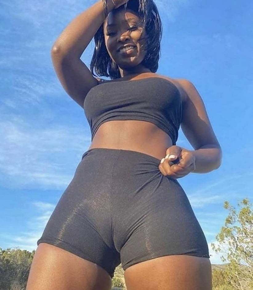 Ebony Beauty With Nice Camel Toe Scrolller 9973