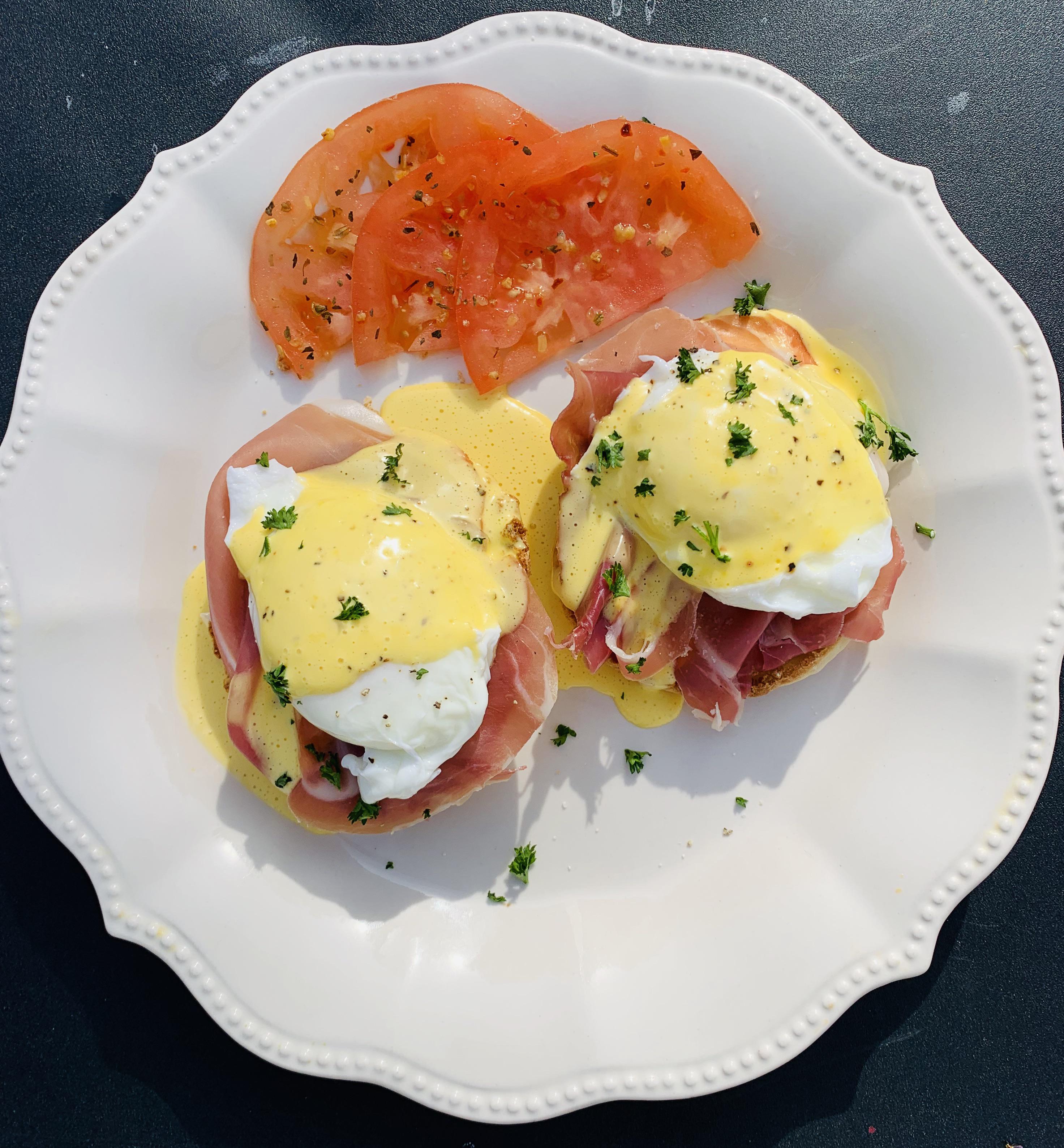 Eggs Benedict with Prosciutto 🍳 🌿 🍴 | Scrolller