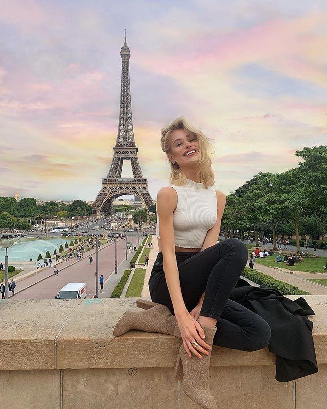 Eiffel Tower | Scrolller