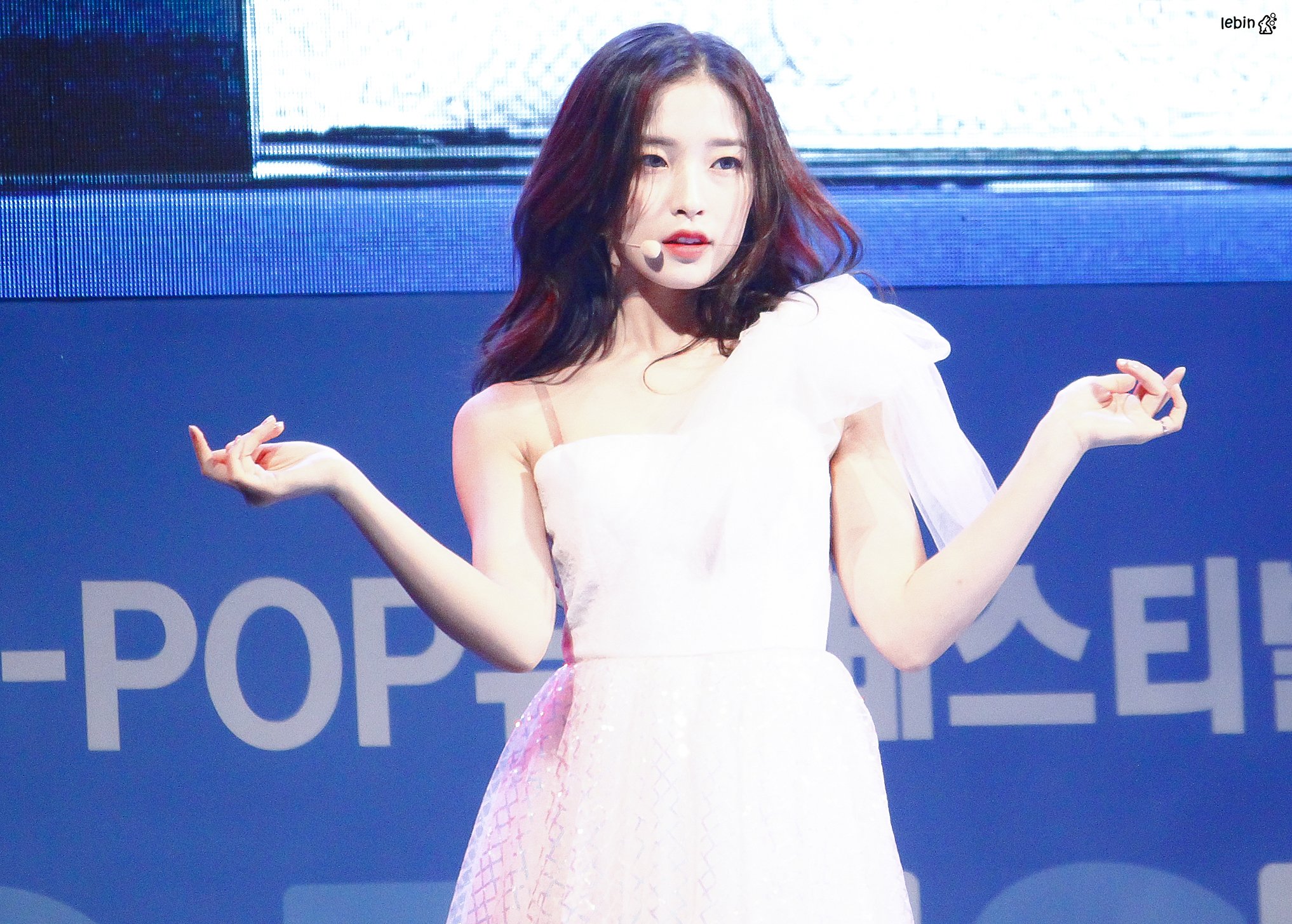 Elegant Arin | Scrolller