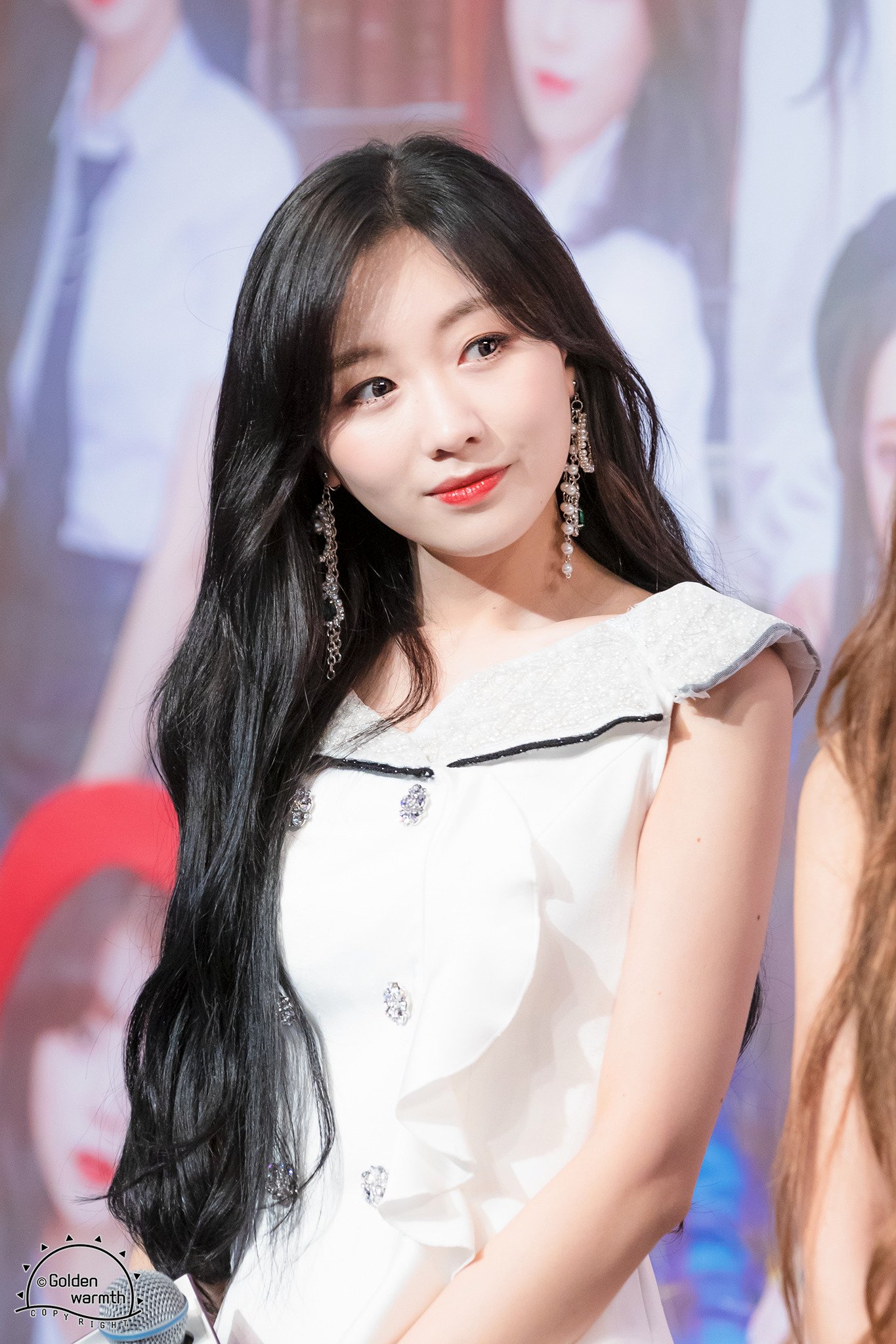 Elegant Sujeong | Scrolller