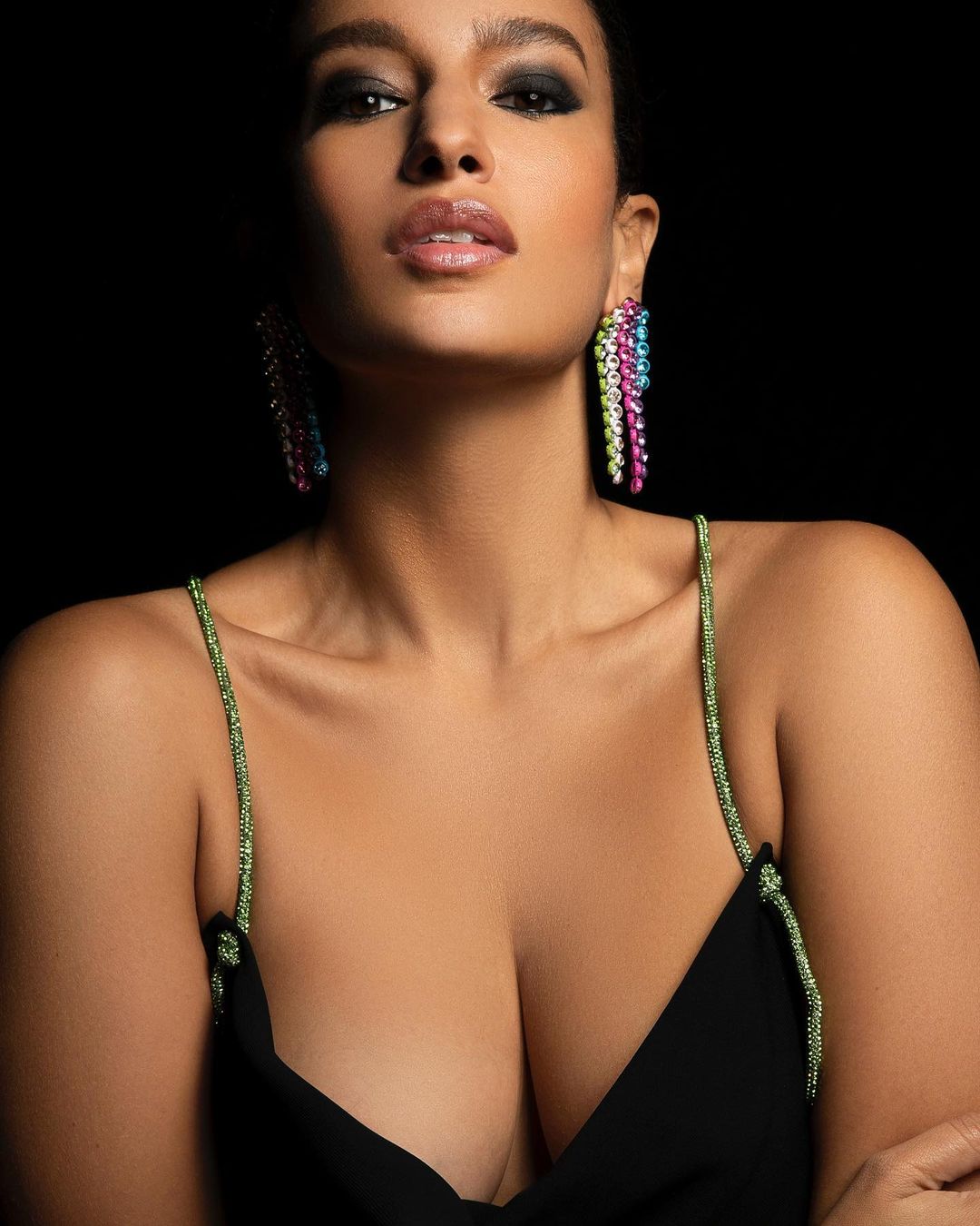 Elena Fernandez, Queen of cleavage | Scrolller