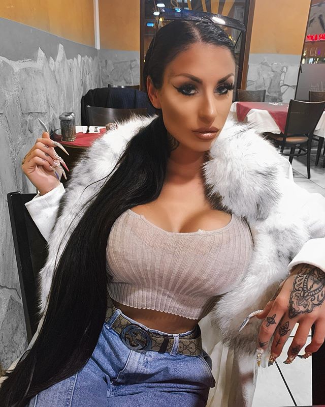 Elisa Albrich | Scrolller