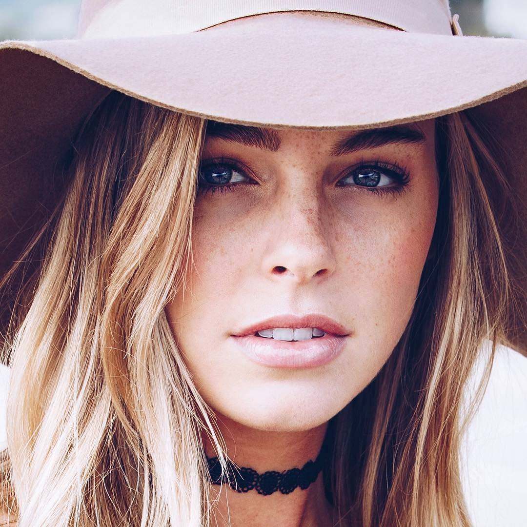 Elizabeth Turner Scrolller