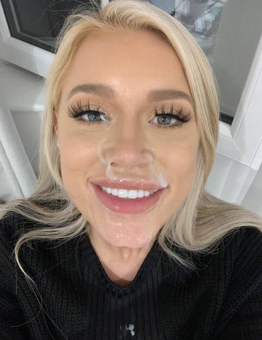 Elle Brooke | Scrolller