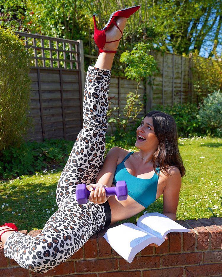 Elle Edwards | Scrolller