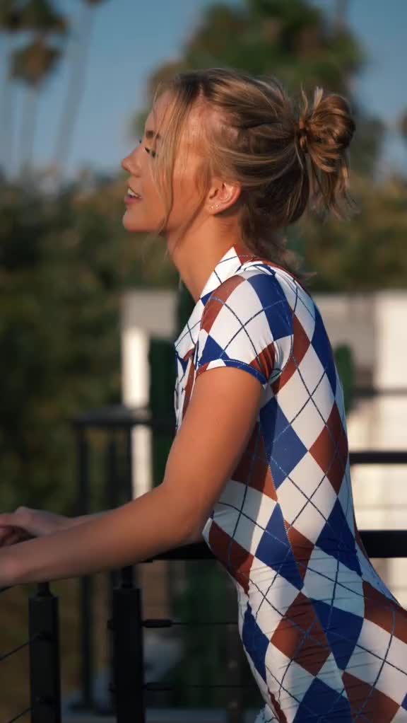 Emma Brooks | Scrolller