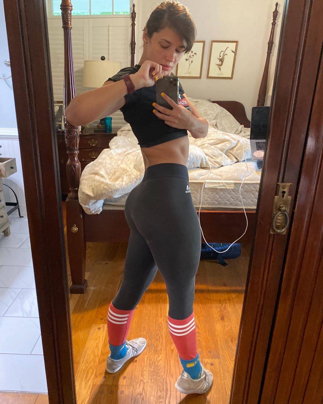 Emma Matia | Scrolller