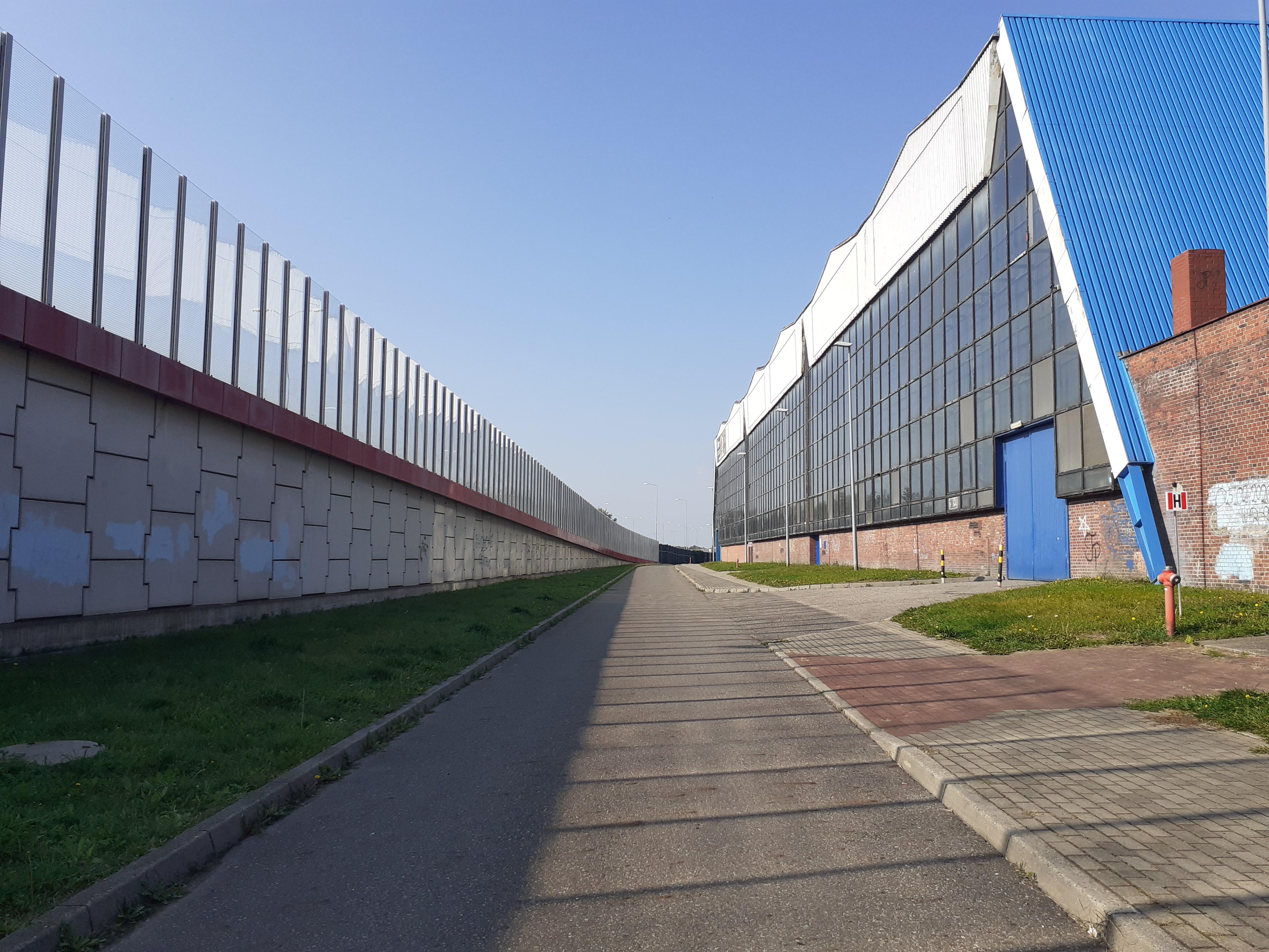 Empty road | Scrolller