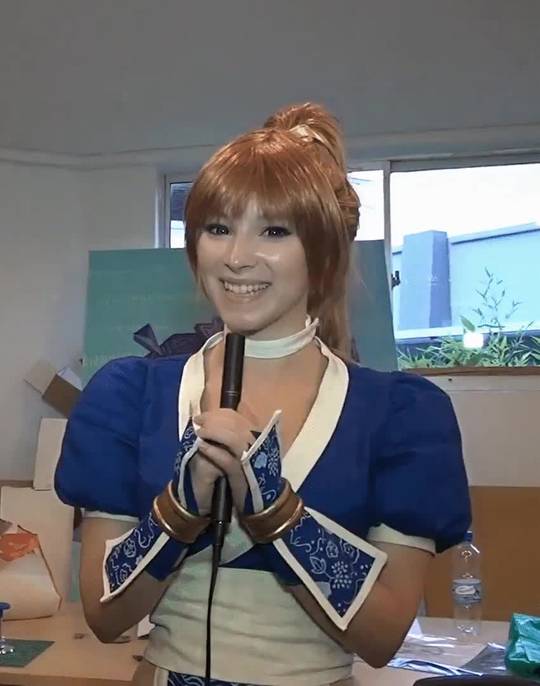 Enji Night - Kasumi Cosplay - Wave Loop | Scrolller