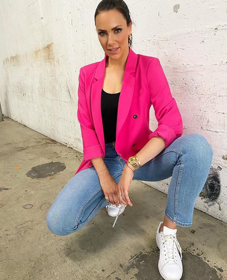 Esther gerade im TV 😍 | Scrolller