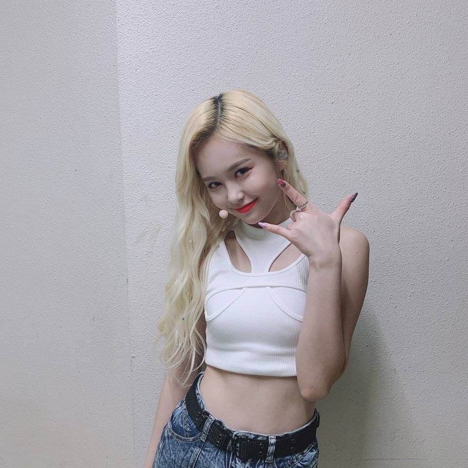 EU - EVERGLOW | Scrolller