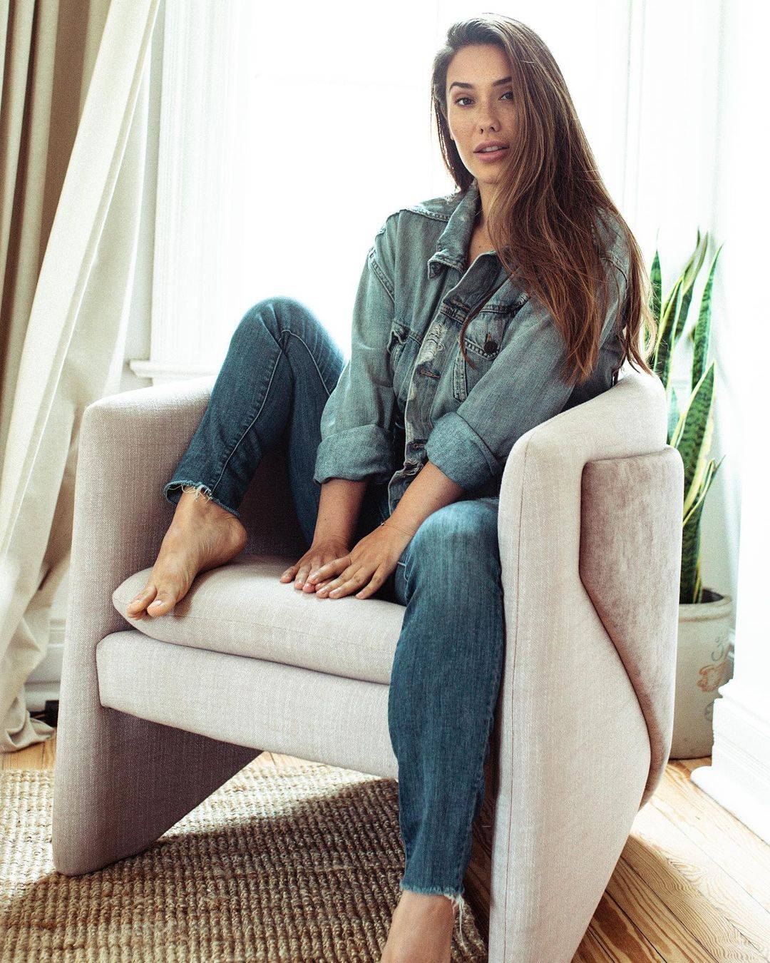 Eva Lovia | Scrolller