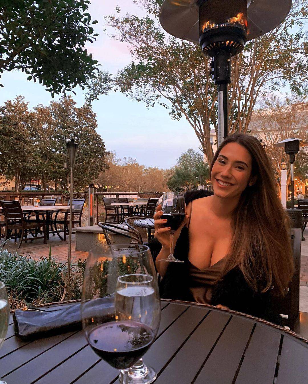 Eva Lovia | Scrolller