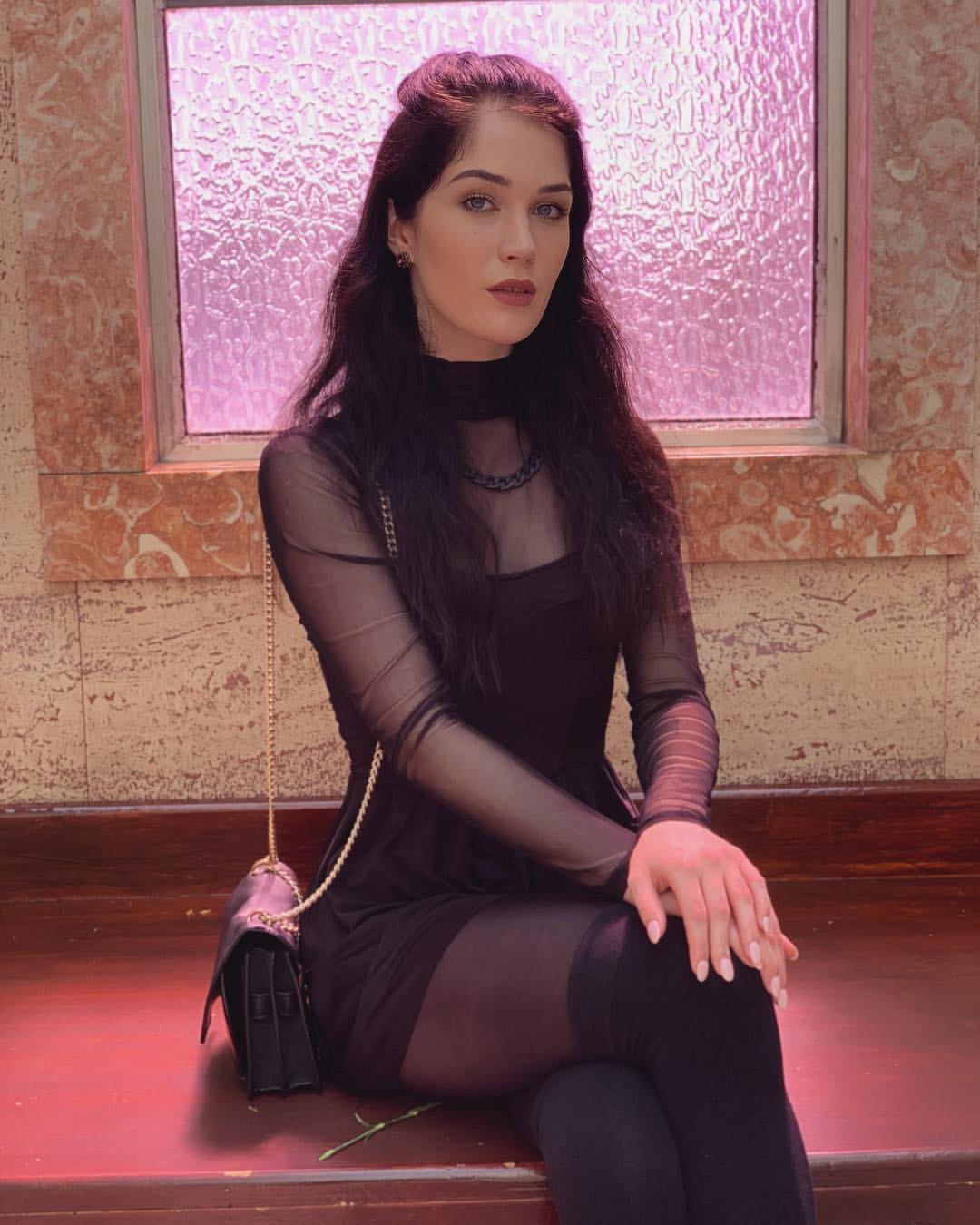 Evelyn Claire | Scrolller