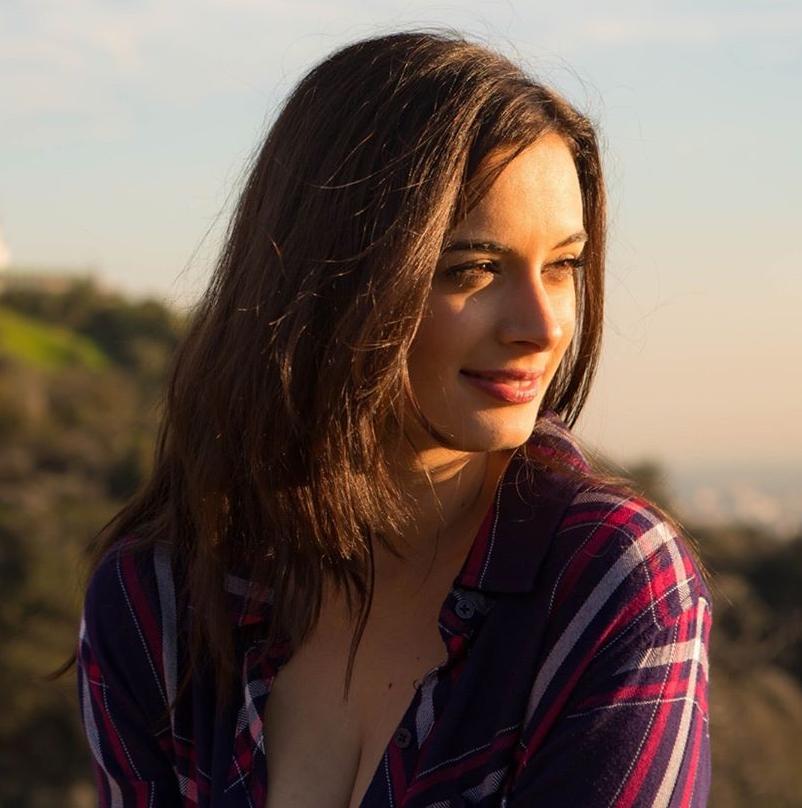 Evelyn Sharma | Scrolller