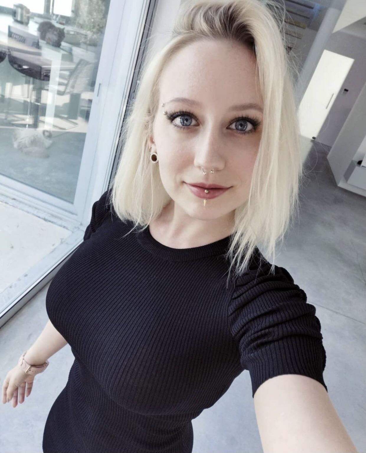 Even black can’t hide those beauties | Scrolller