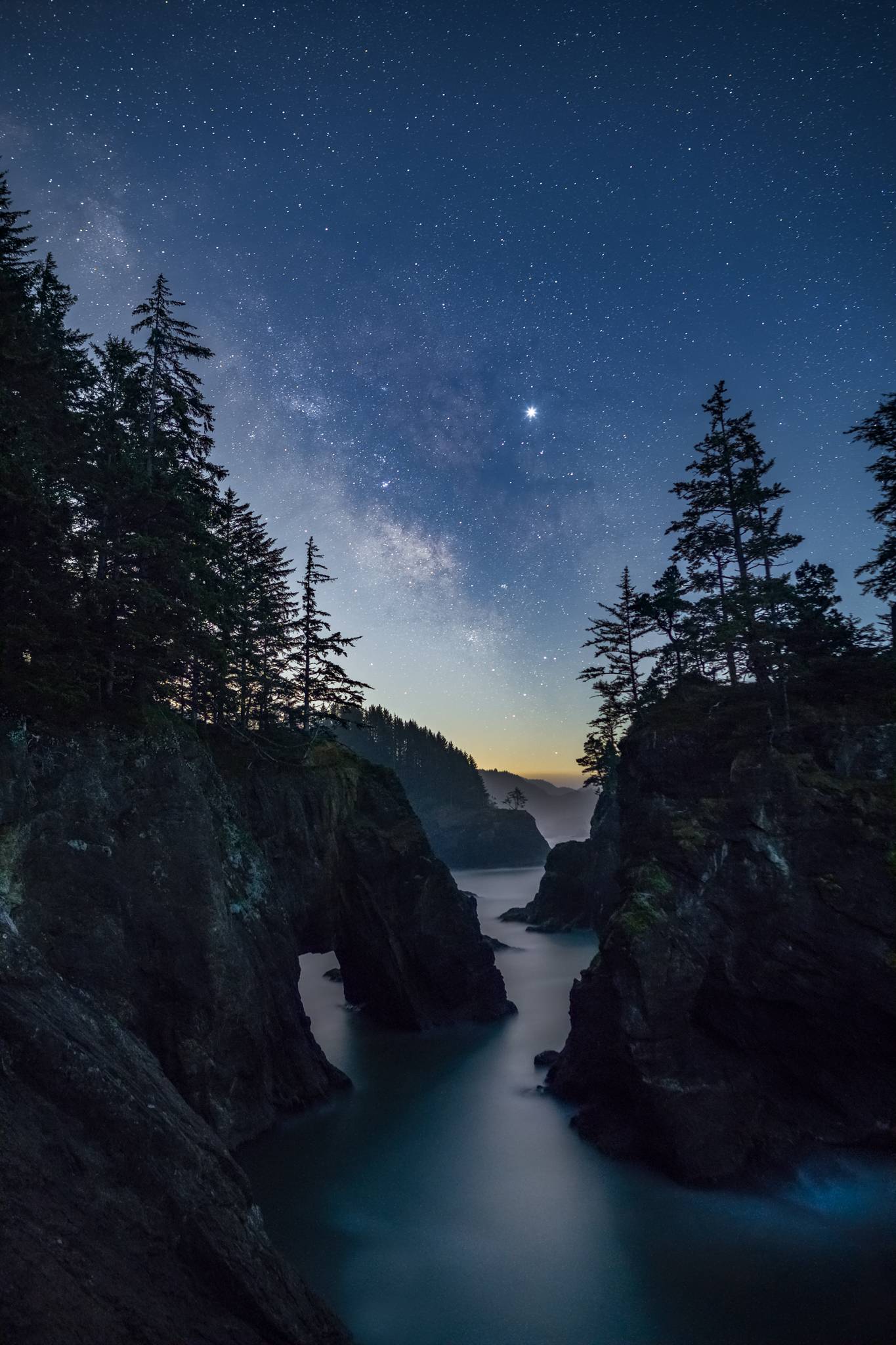Everything lined up perfectly last Thursday night at the Oregon Coast [1365 x 2048] [OC] | Scrolller