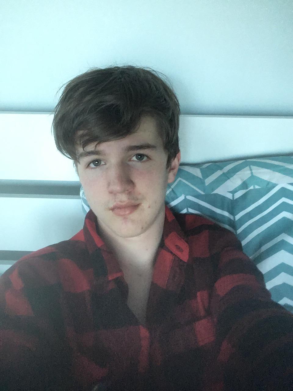 Excuse me? You dropped something king 👑 | Scrolller