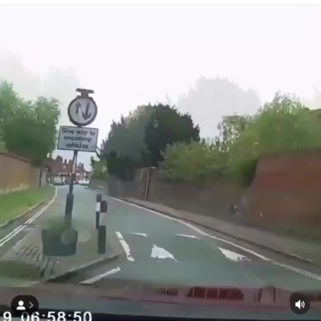 Bentley Crashes Into Another Car Scrolller