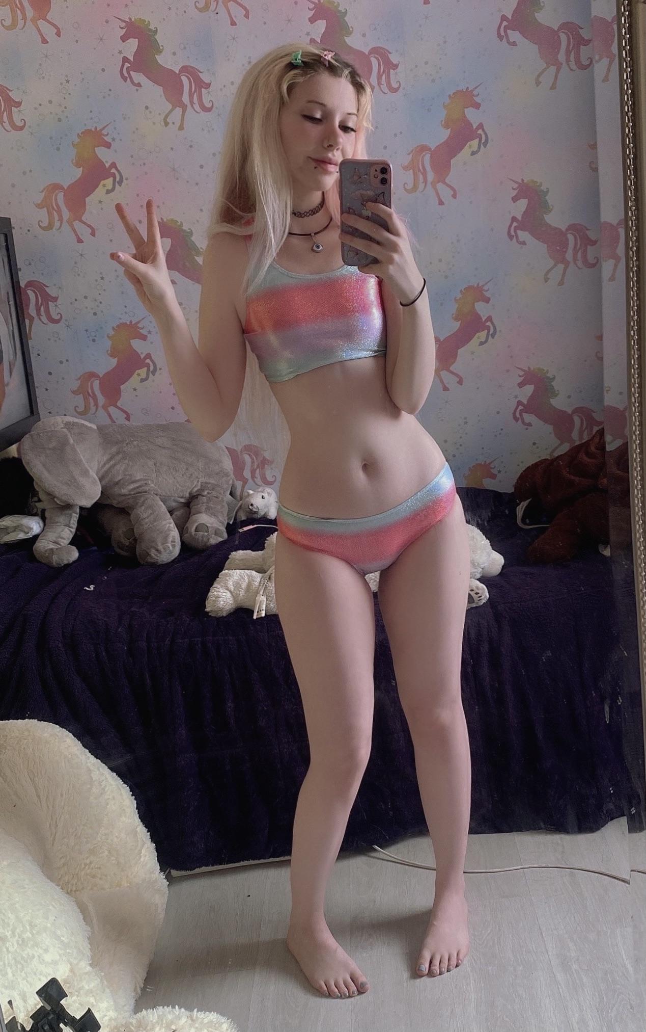 Everything about me is funsized hehe ♡ ^.~ | Scrolller