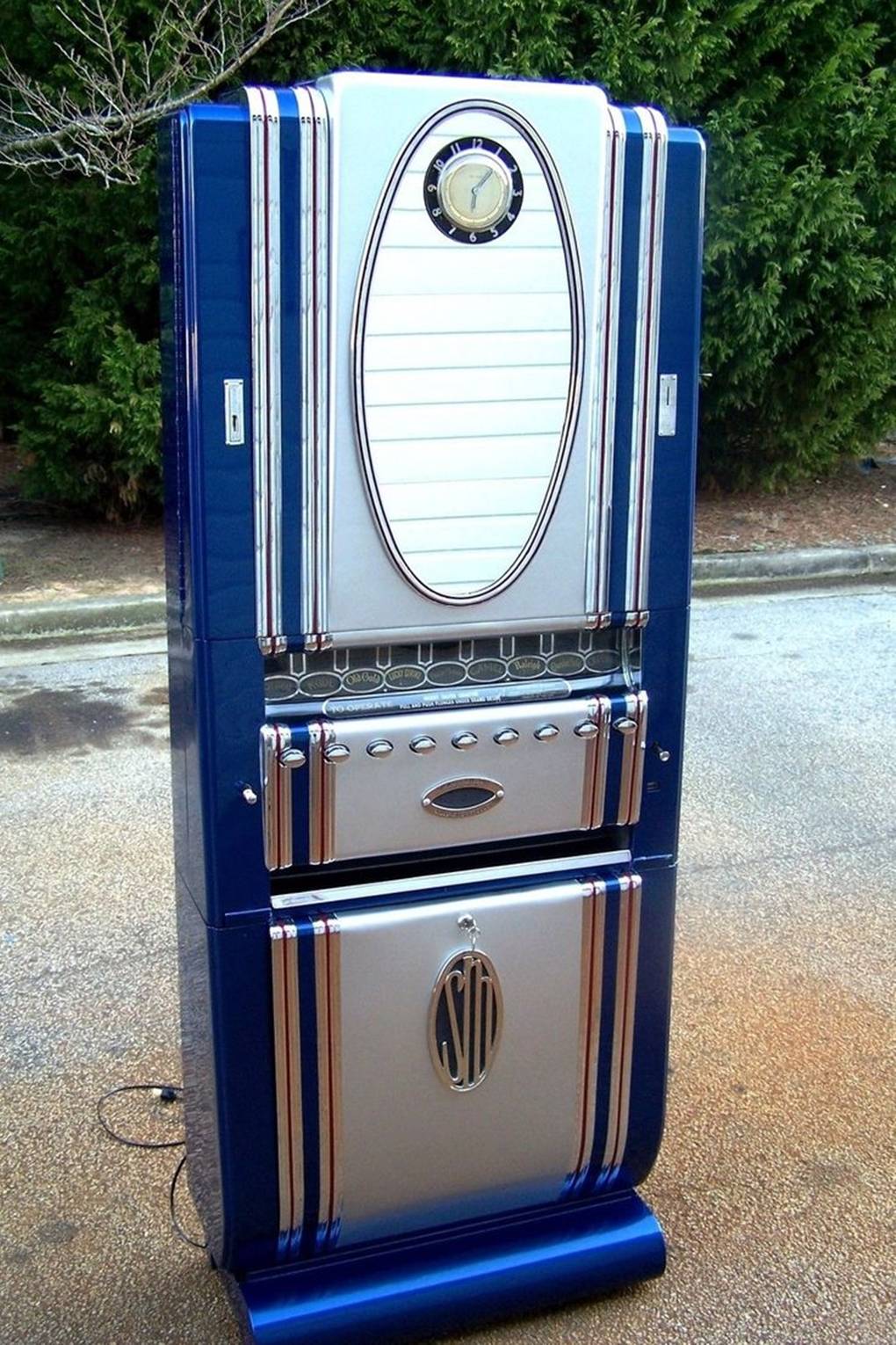 Eye-catching old cigarette vendor, could not find details/back-story | Scrolller