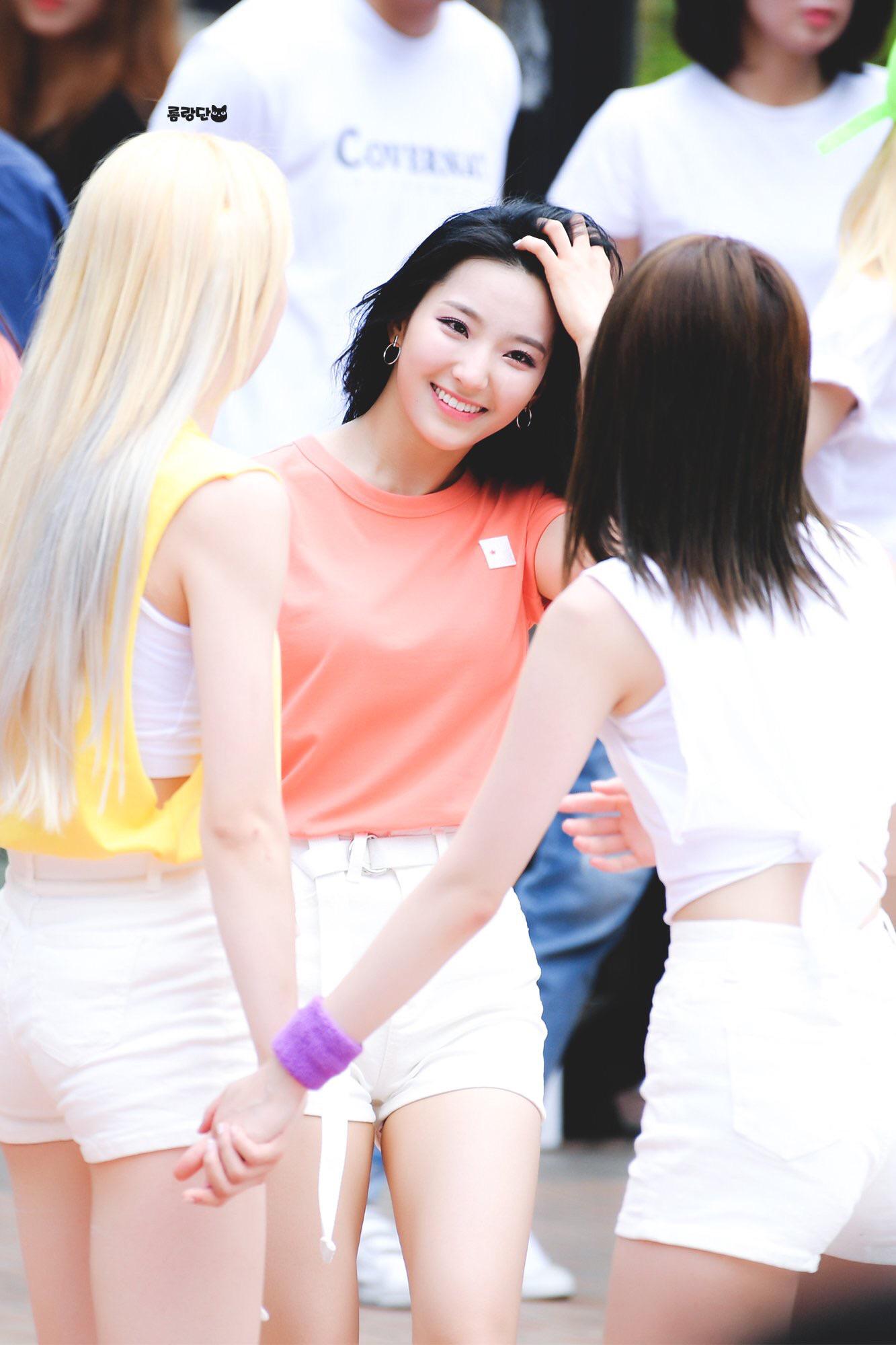 Eye catching Saerom | Scrolller