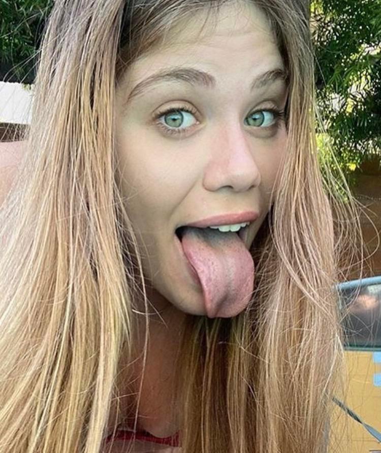 Eye contact is important | Scrolller