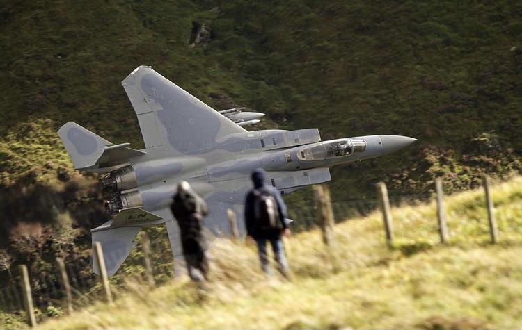 F-15 flyby | Scrolller