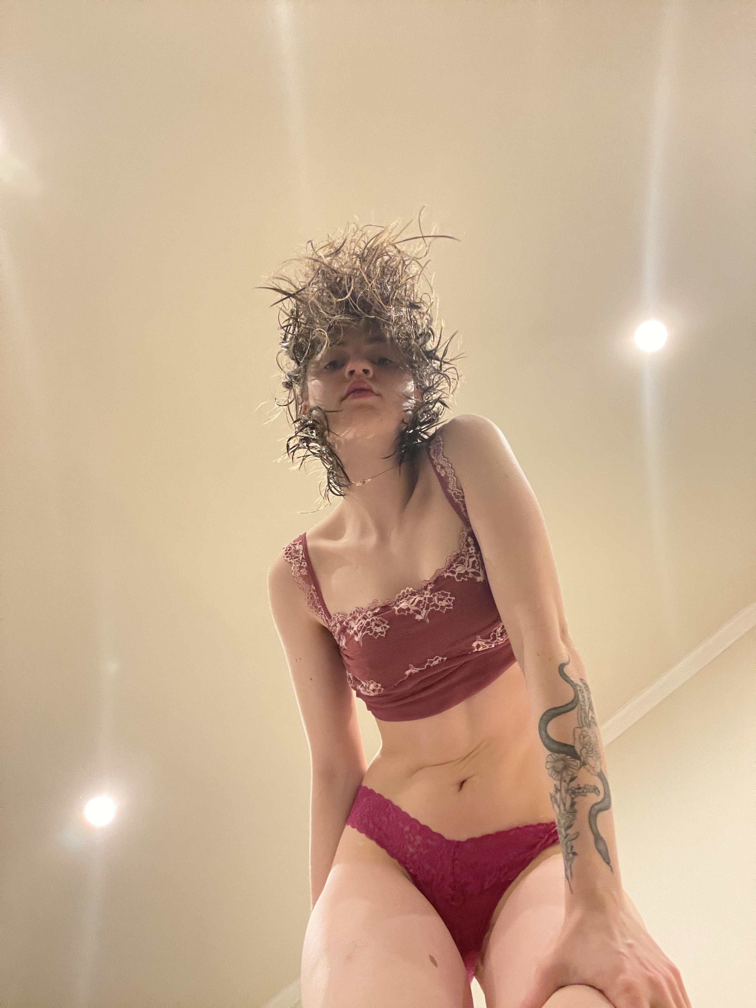 [F] [21] artsy ? | Scrolller