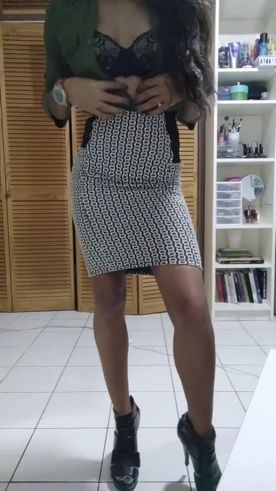 [F] [31] Anyone in need of a little therapy session? | Scrolller