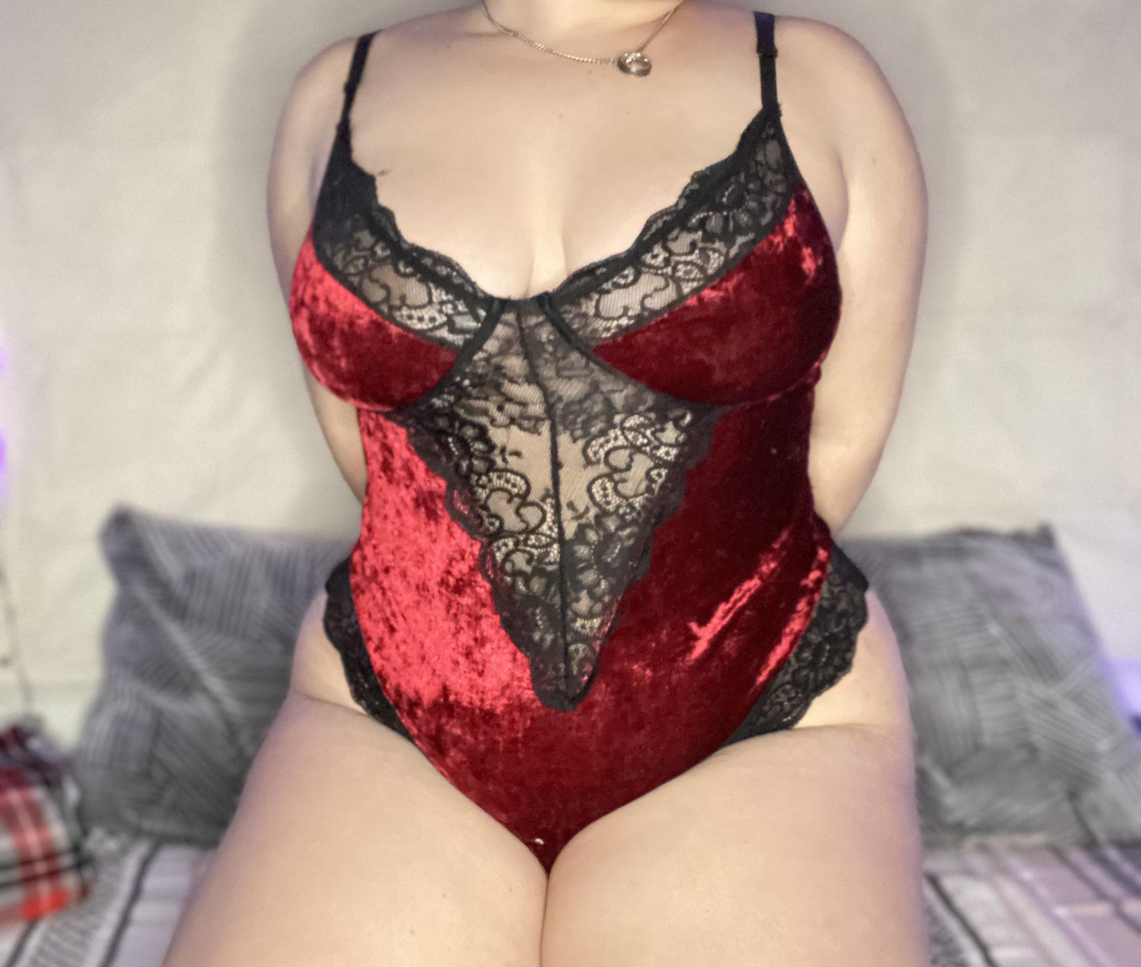 Yes daddy, I’ll stay on my knees for you🤤 | Scrolller