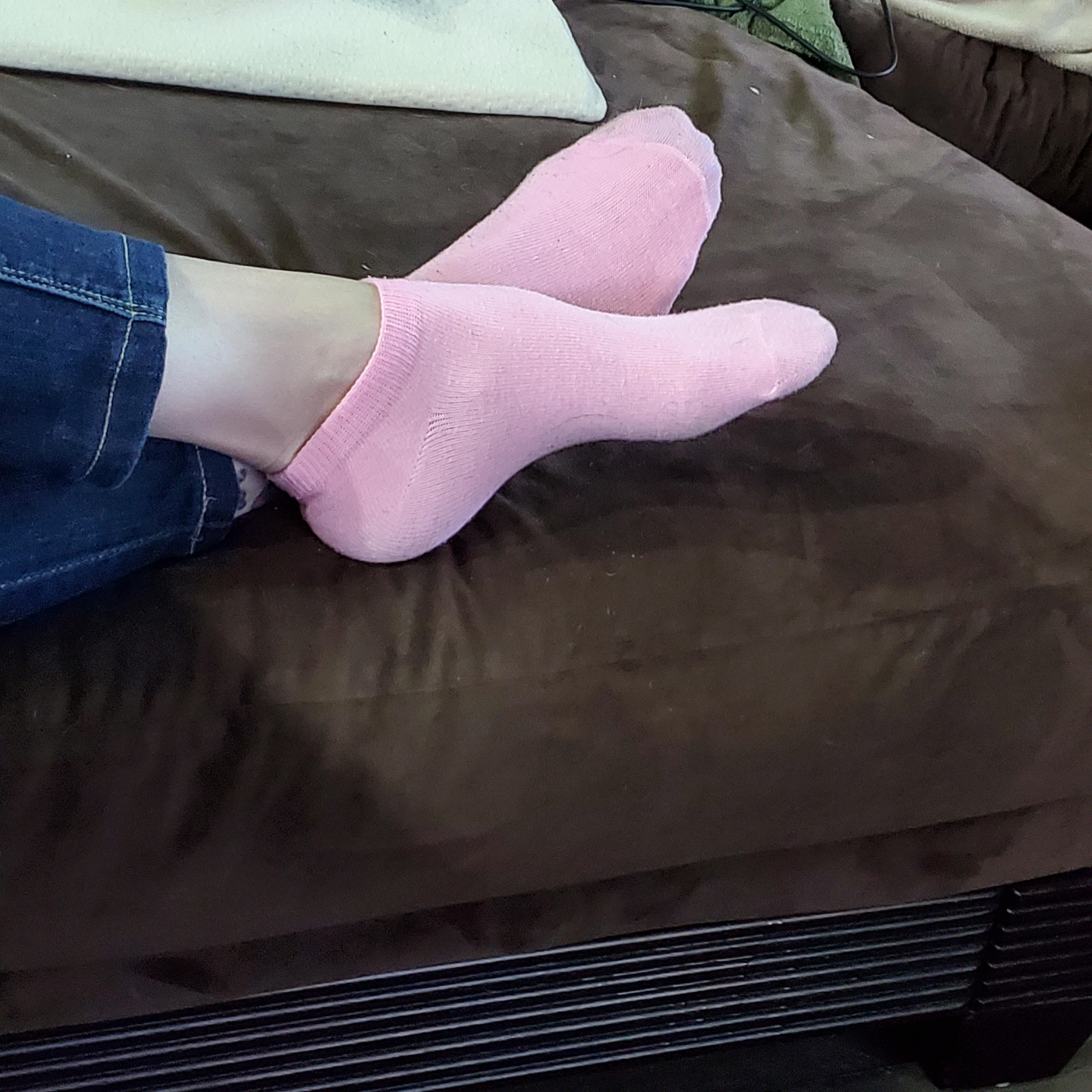 [F] What do you think about my pink socks? | Scrolller