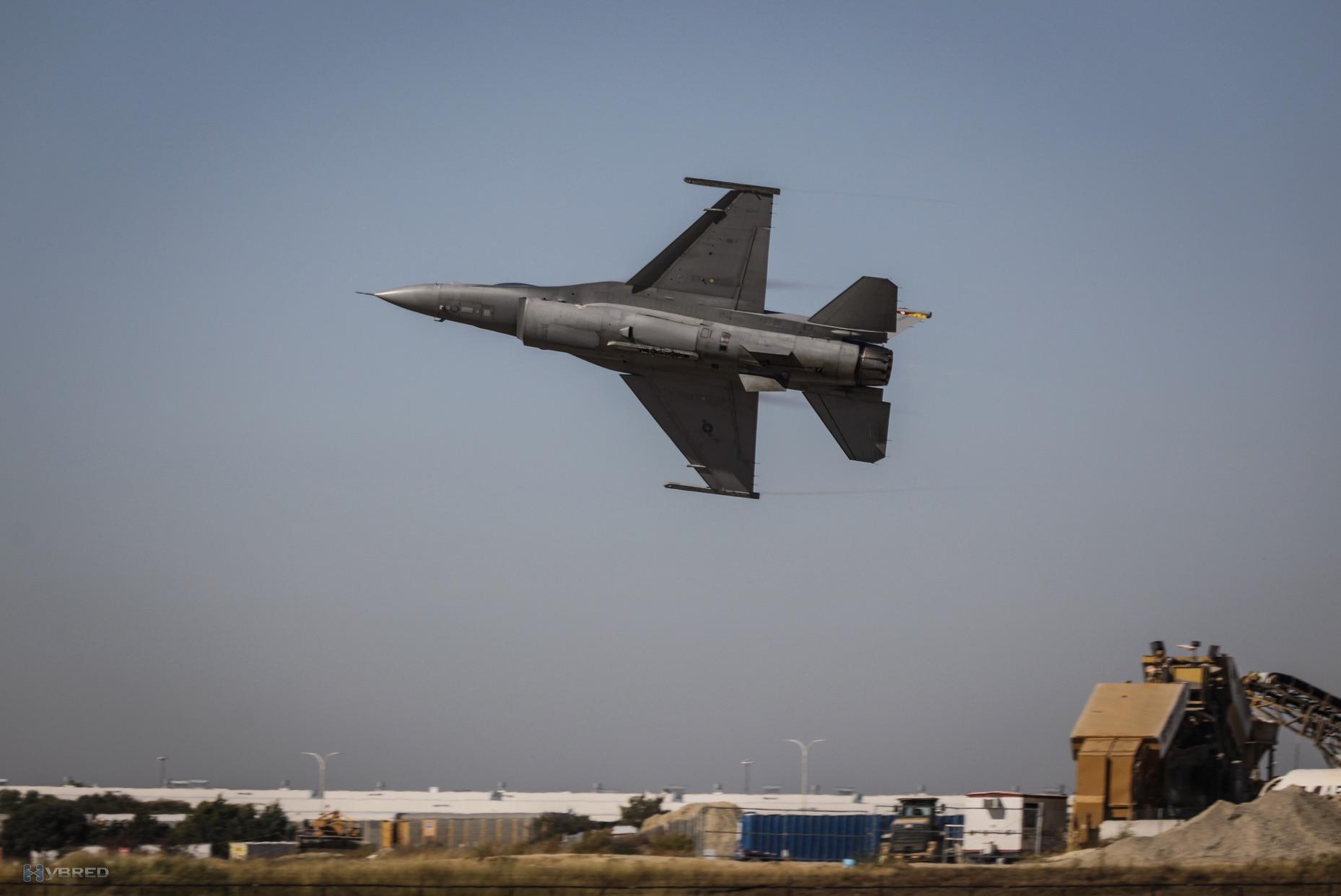 F16 requesting belly rubs [1858x1242] | Scrolller