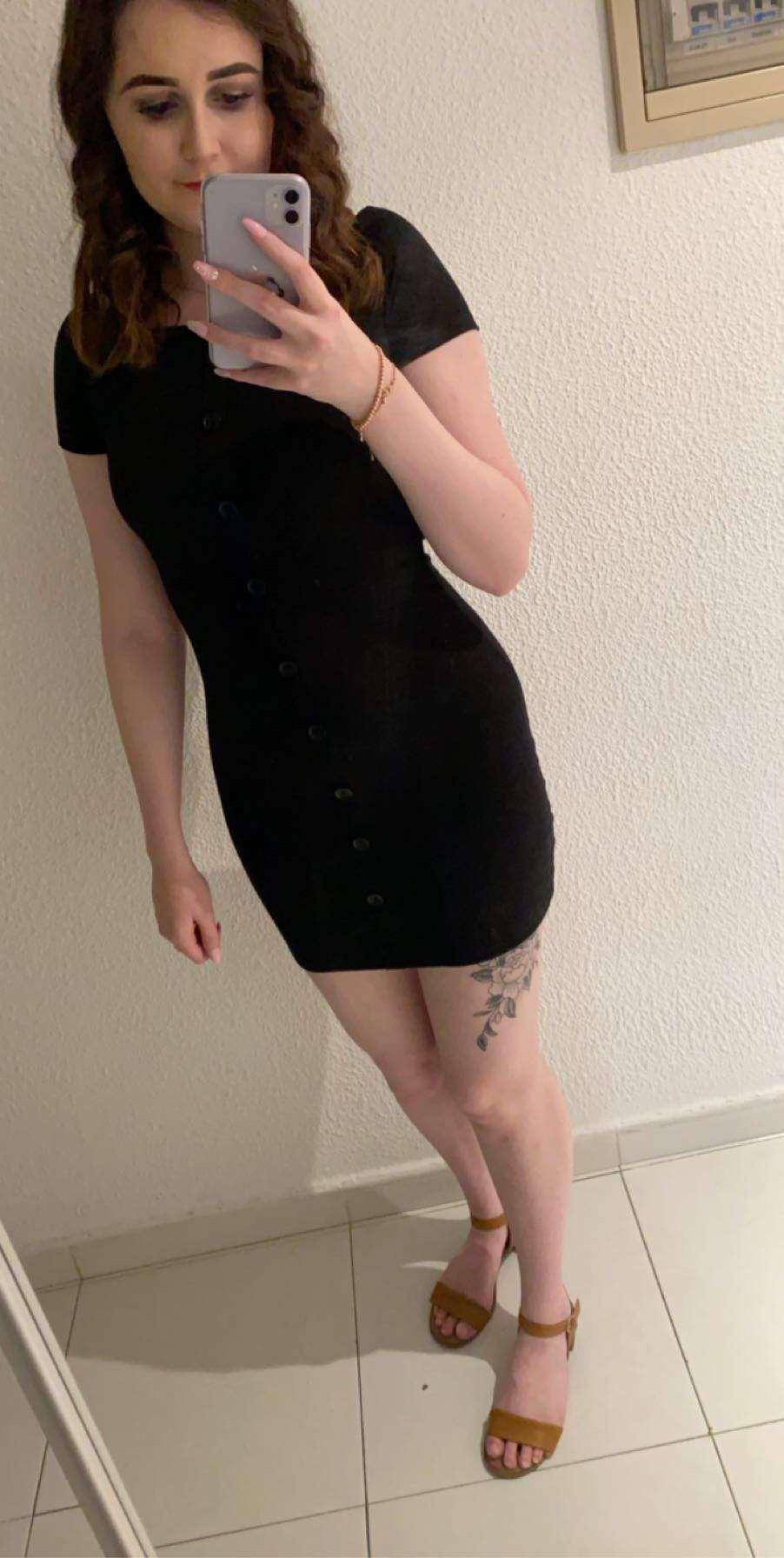 F20 Am I hot? | Scrolller