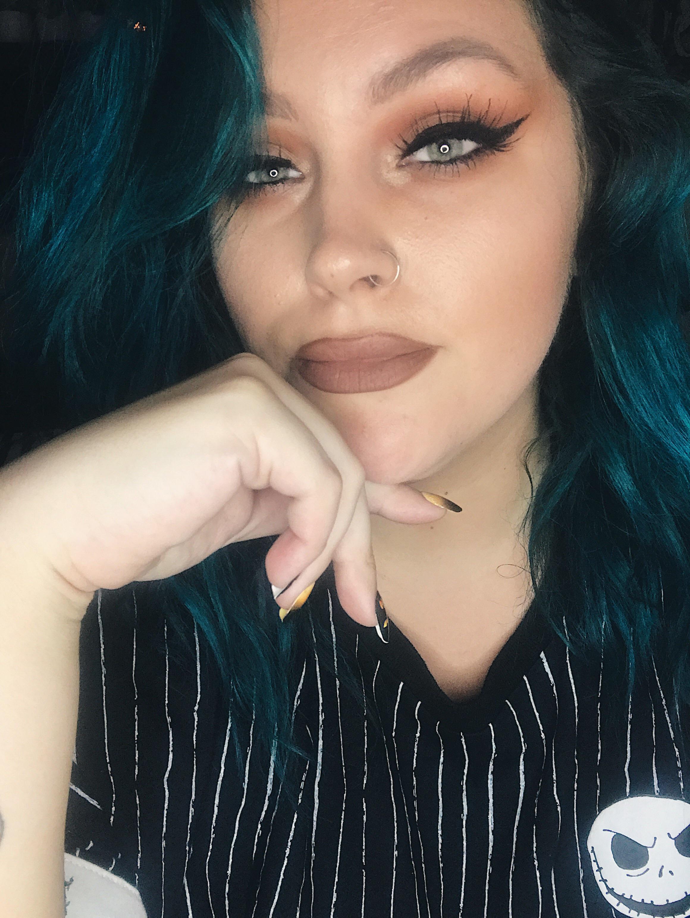 (F24) hello 🖤 | Scrolller