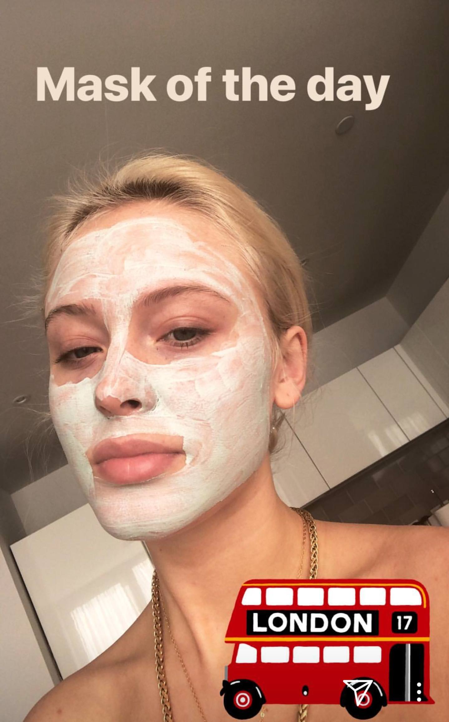 Face mask | Scrolller