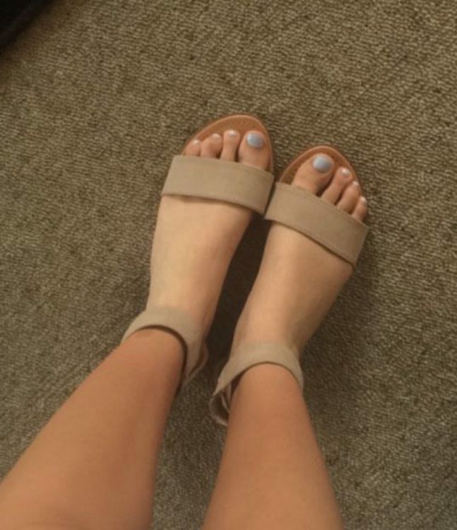 Fancy feet ;) | Scrolller