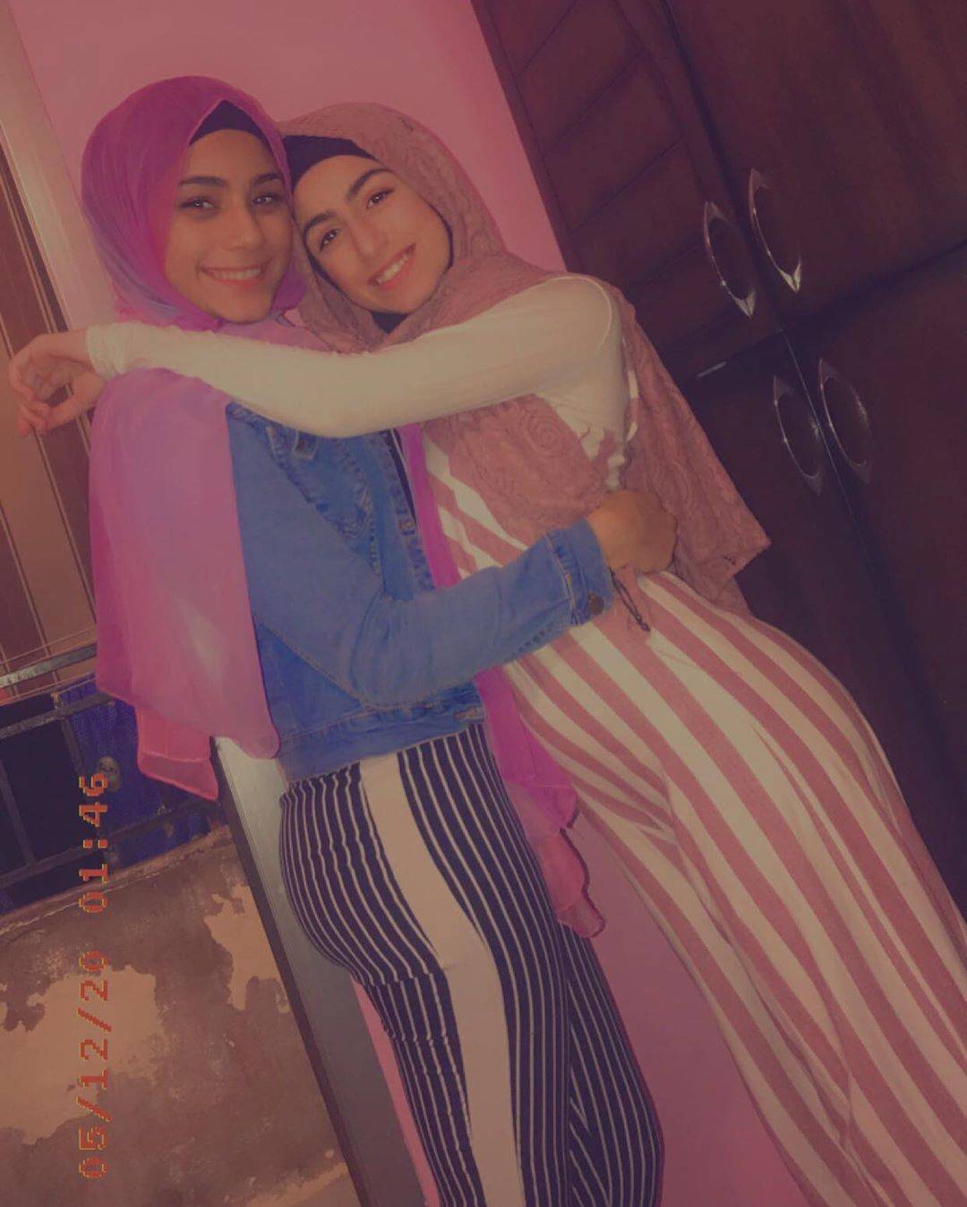 Farah Hlw | Scrolller