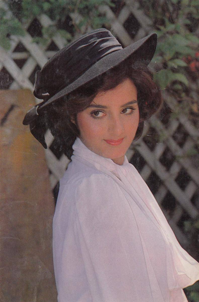 Farah Naaz | Scrolller