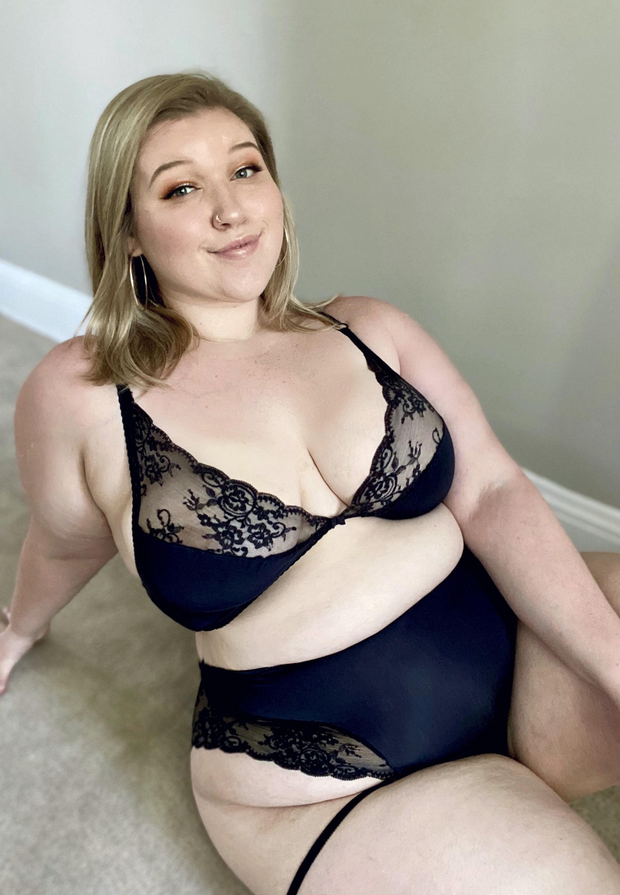 feel all my curves 🔥 | Scrolller