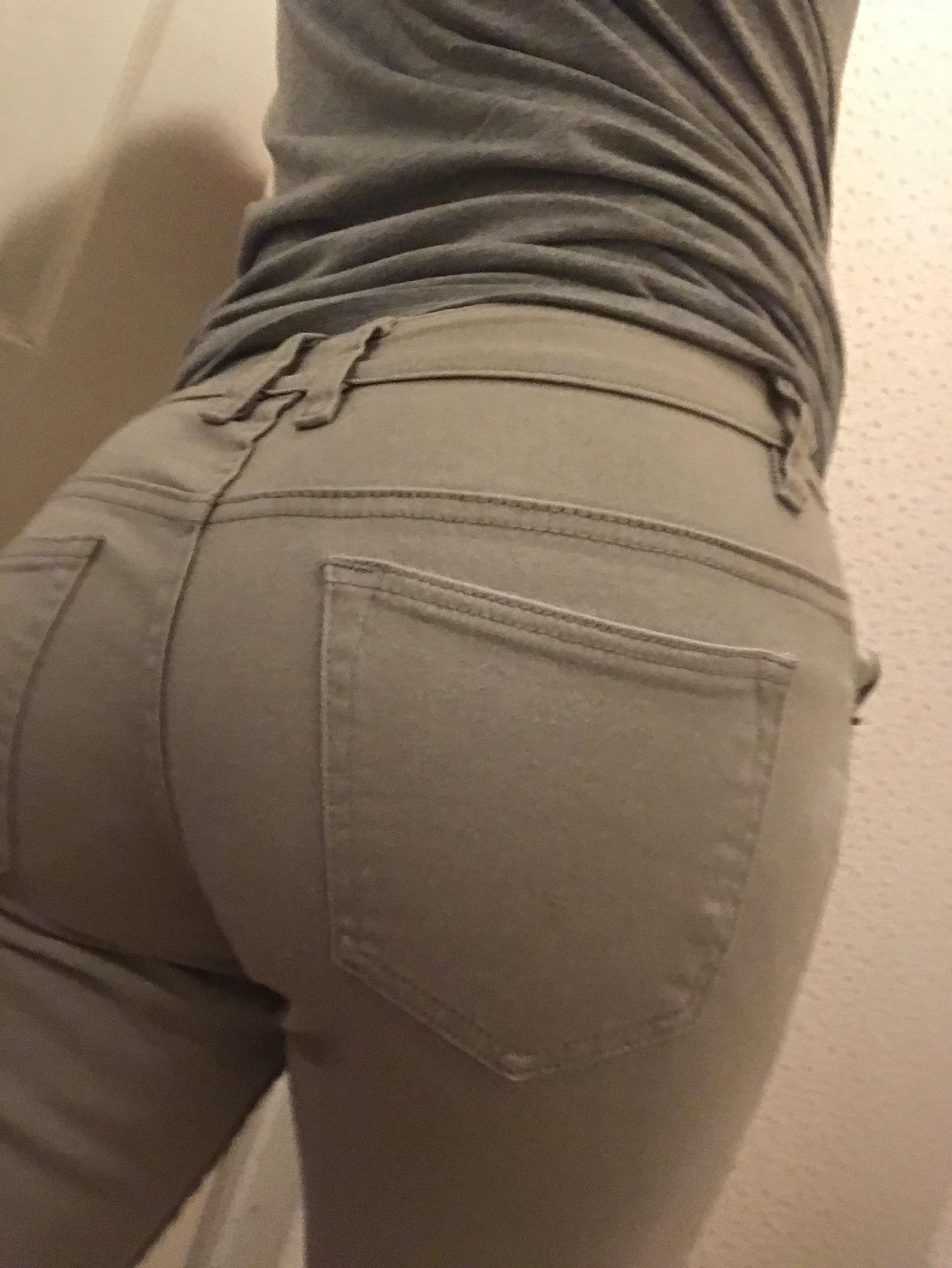 Feel free to slap it when I walk by 😘 | Scrolller