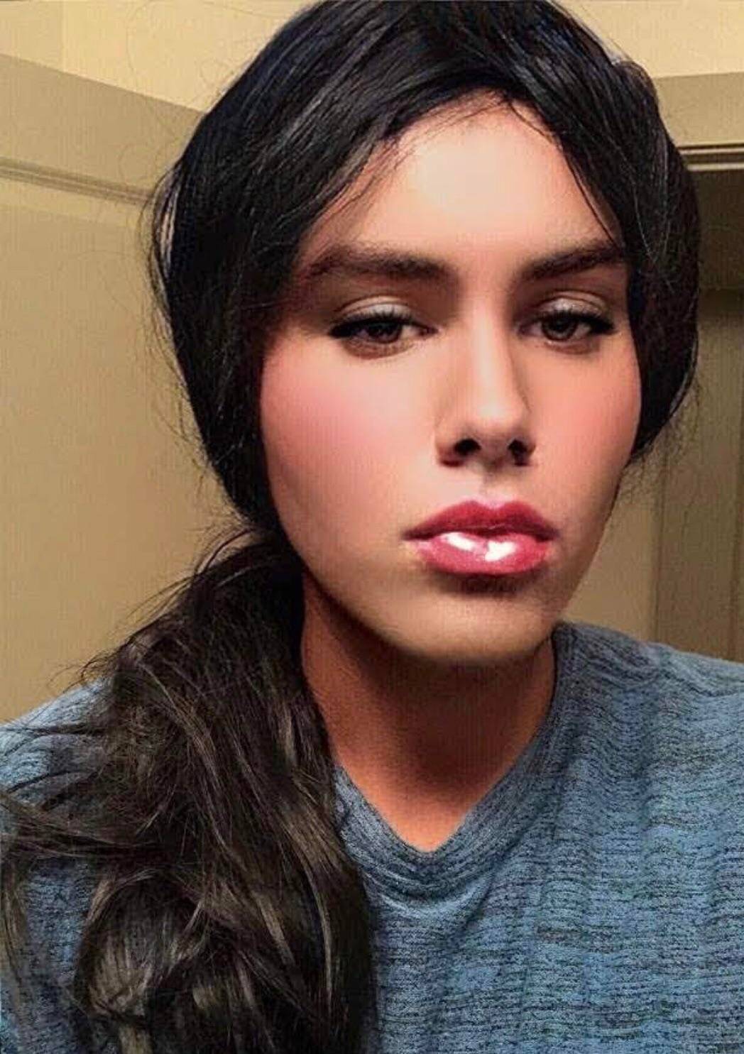 Feel like this is my total bimbo look with all this makeup! | Scrolller