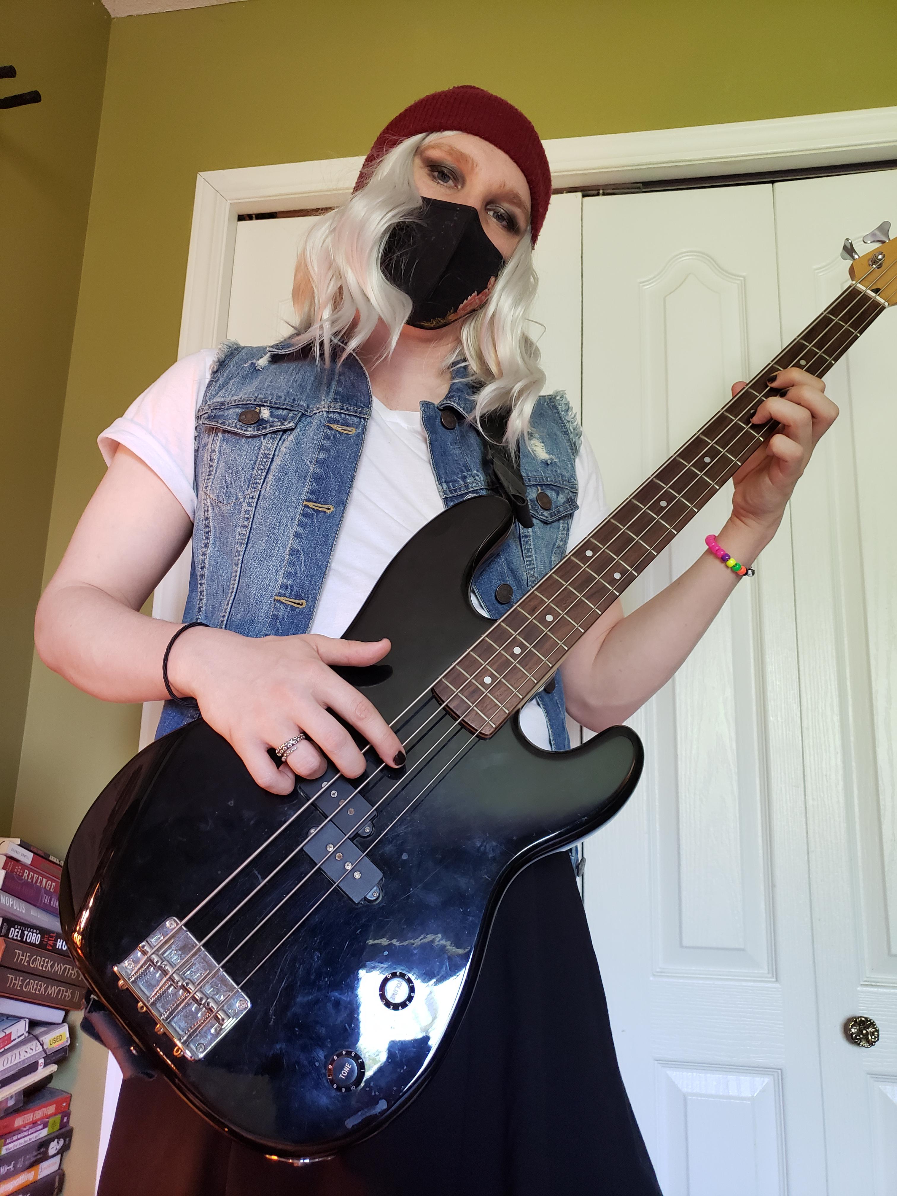 Feelin a little punk rock, hope its not obvious I have no clue how to play bass | Scrolller
