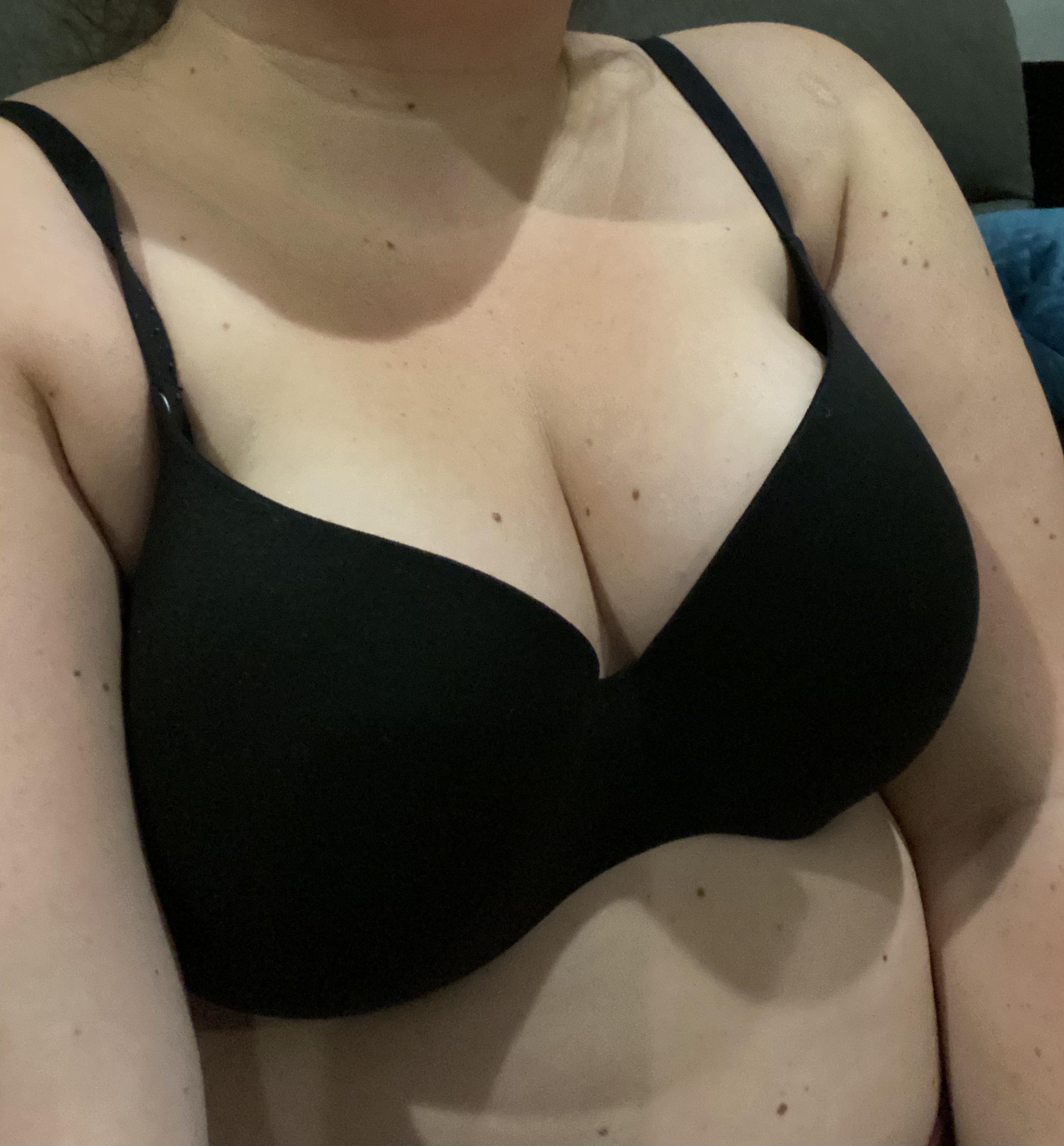 Feeling lonely tonight 😘 | Scrolller