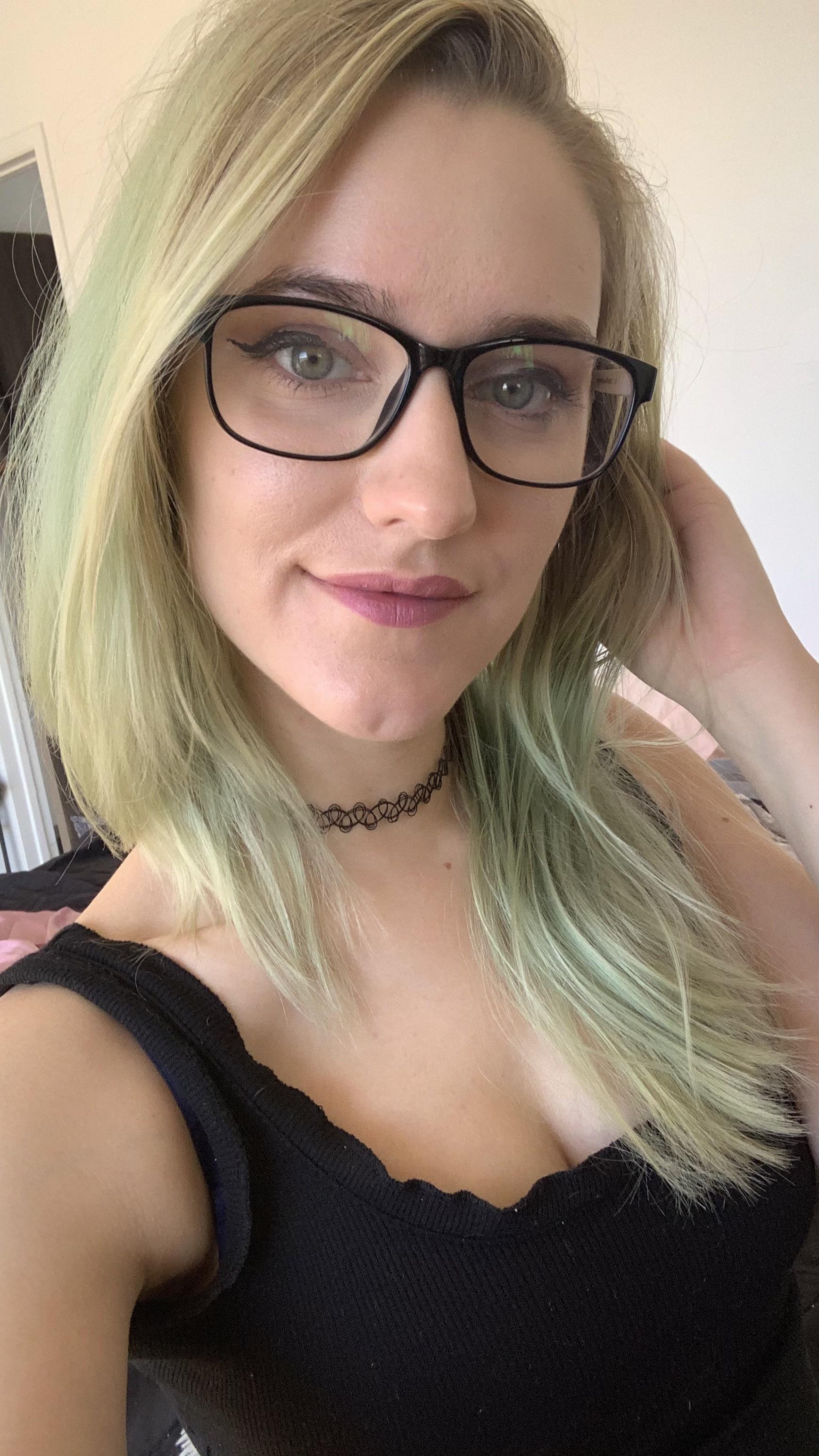 Feeling super cute [29F] | Scrolller