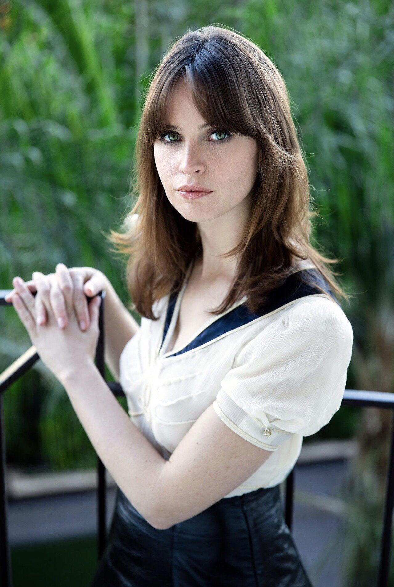 Felicity Jones | Scrolller