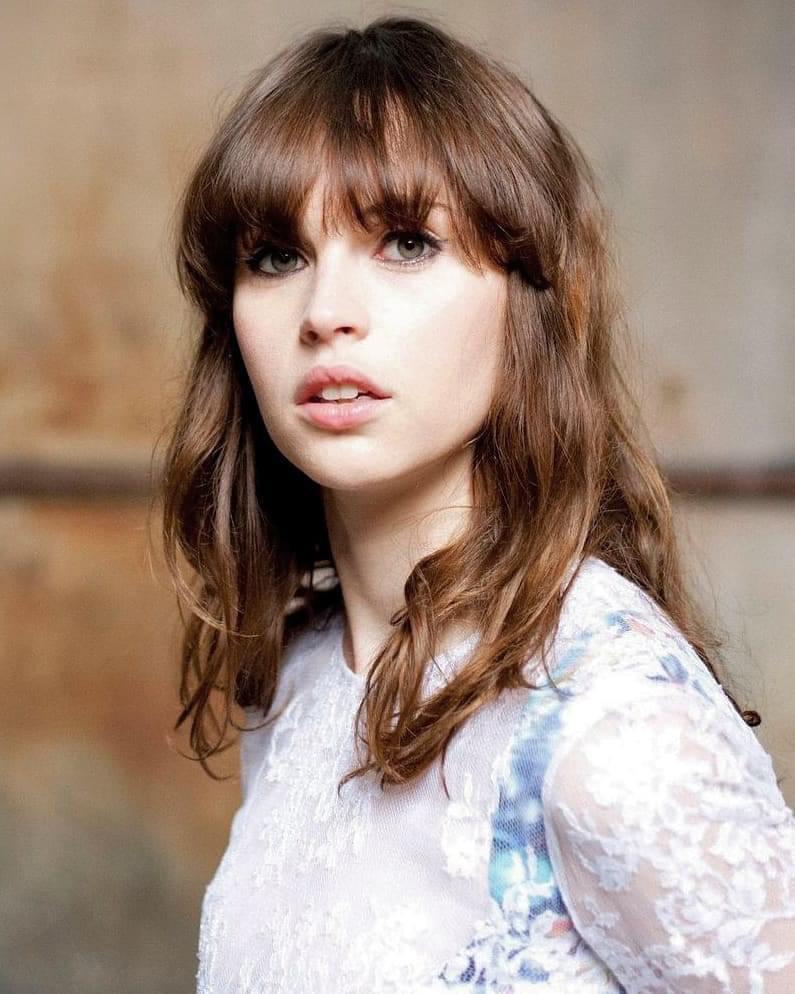 Felicity Jones has a mouth made for loads | Scrolller